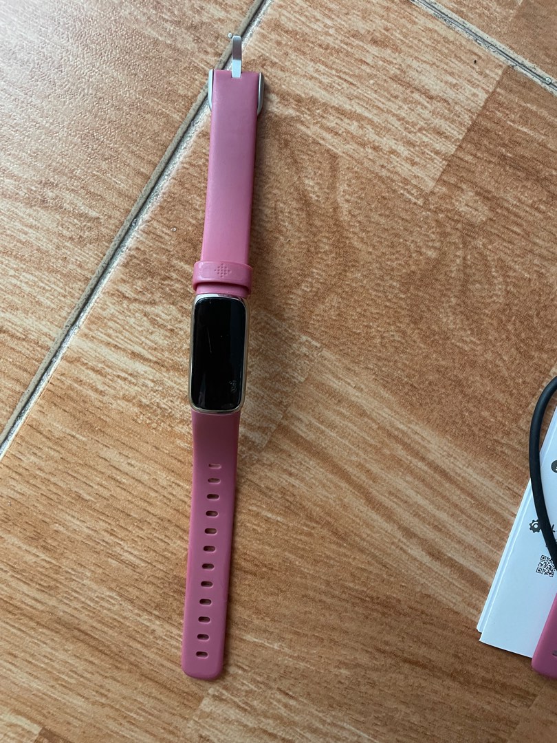 Fitbit Luxe Watch, Mobile Phones & Gadgets, Wearables & Smart Watches ...