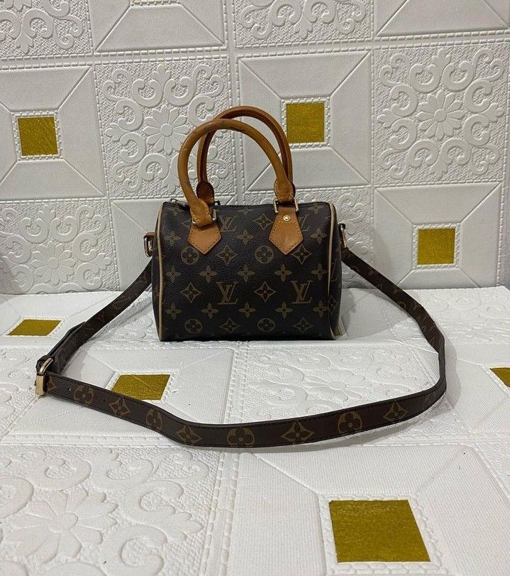 Lv full kulit asli, Fesyen Wanita, Tas & Dompet di Carousell