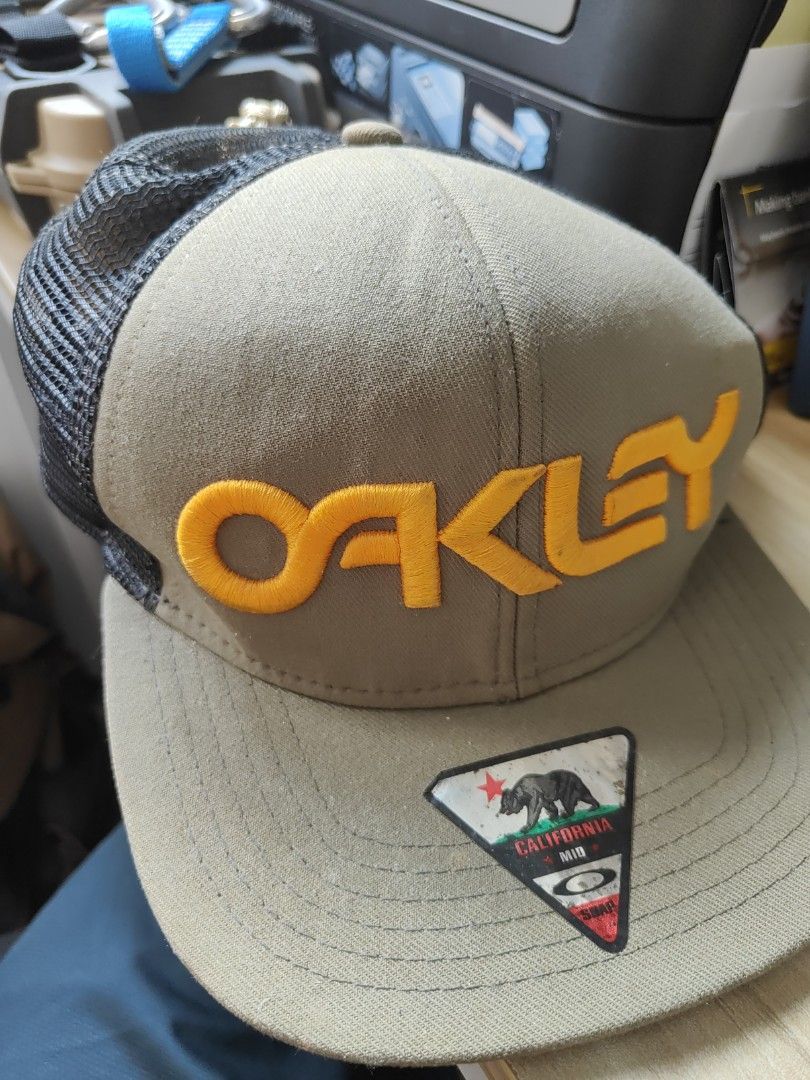 Oakley trucker cap, Men's Fashion, Watches & Accessories, Caps & Hats ...