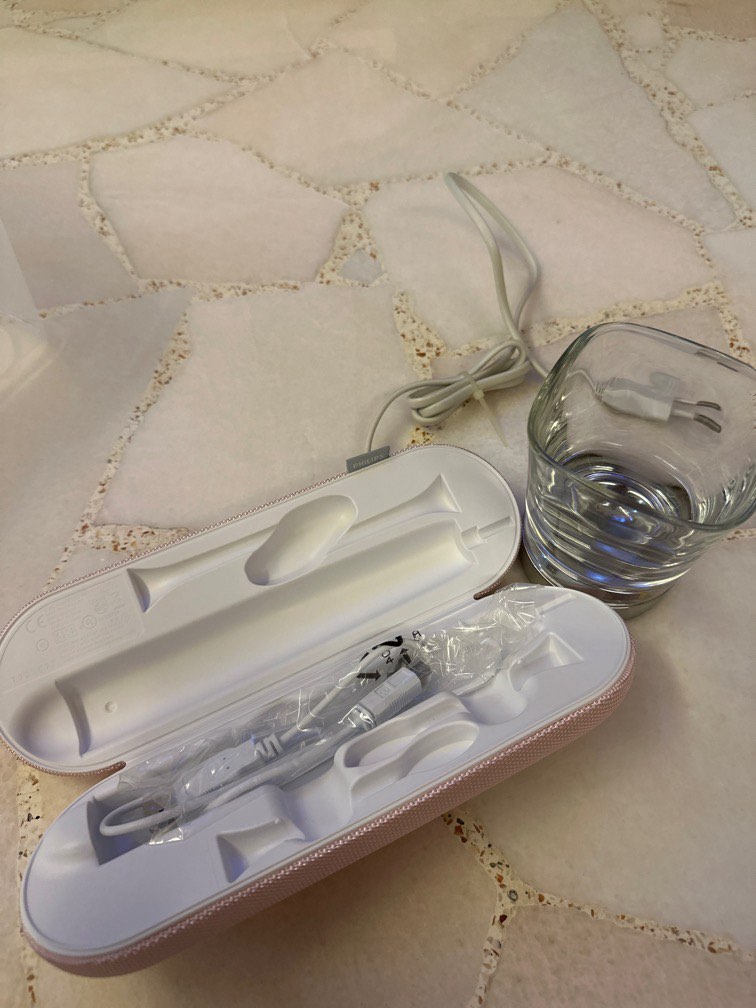 Philip Sonicare charger, Beauty & Personal Care, Oral Care on Carousell