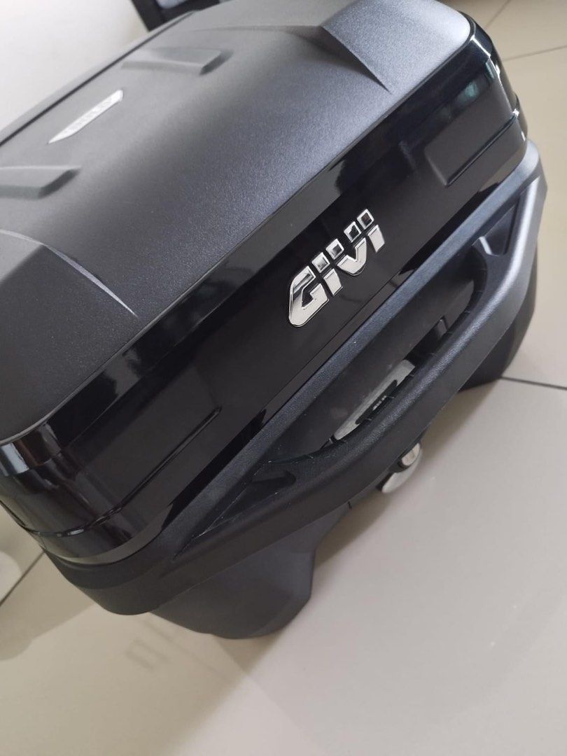 Rack and Box 32L for Yamaha R15 V3, Motorbikes on Carousell