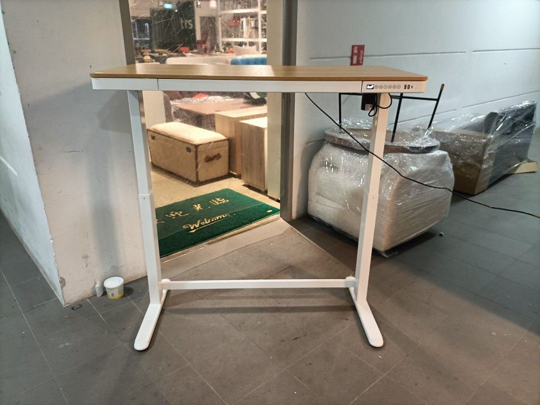 REVEL Electric Adjustable Table in MAPLE WOOD/ White With Programmable ...