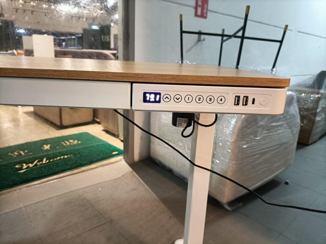 REVEL Electric Adjustable Table in MAPLE WOOD/ White With Programmable ...