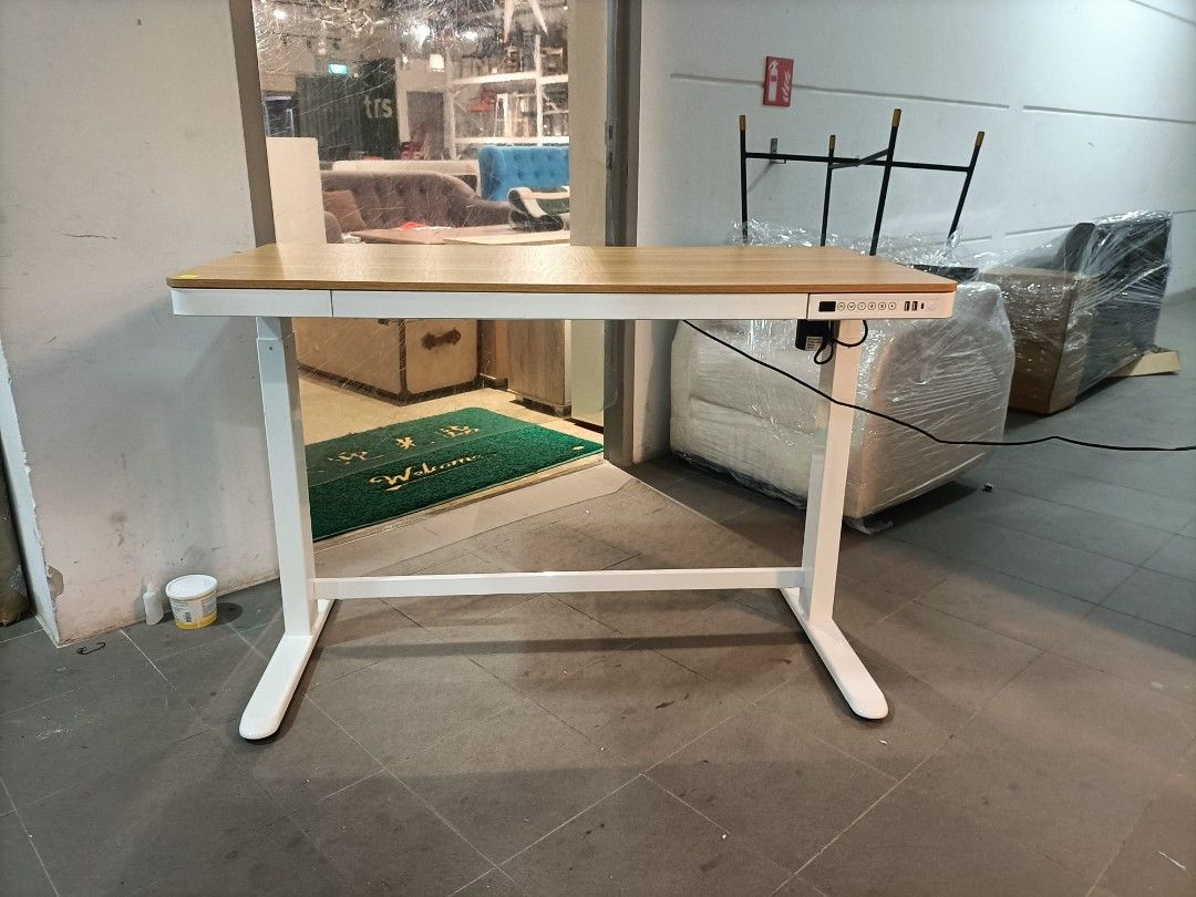 REVEL Electric Adjustable Table in MAPLE WOOD/ White With Programmable ...