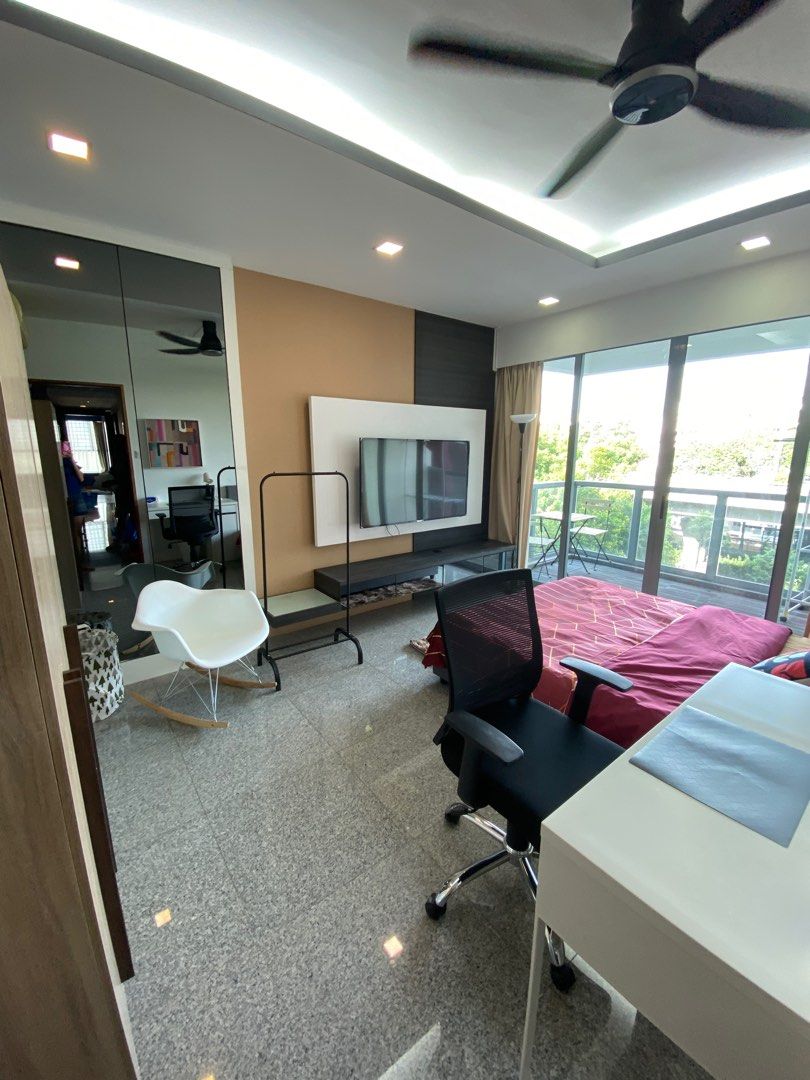 Serangoon MRT- Balcony Room w Queen Bed @ The Yardley, Property ...