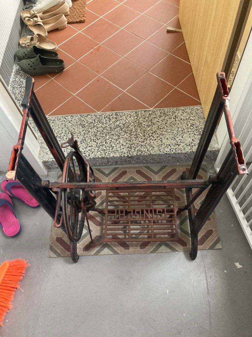 Singer sewing machine stand vintage, Furniture & Home Living, Furniture ...