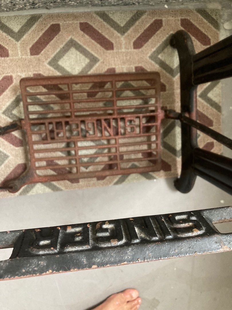 Singer sewing machine stand vintage, Furniture & Home Living, Furniture ...