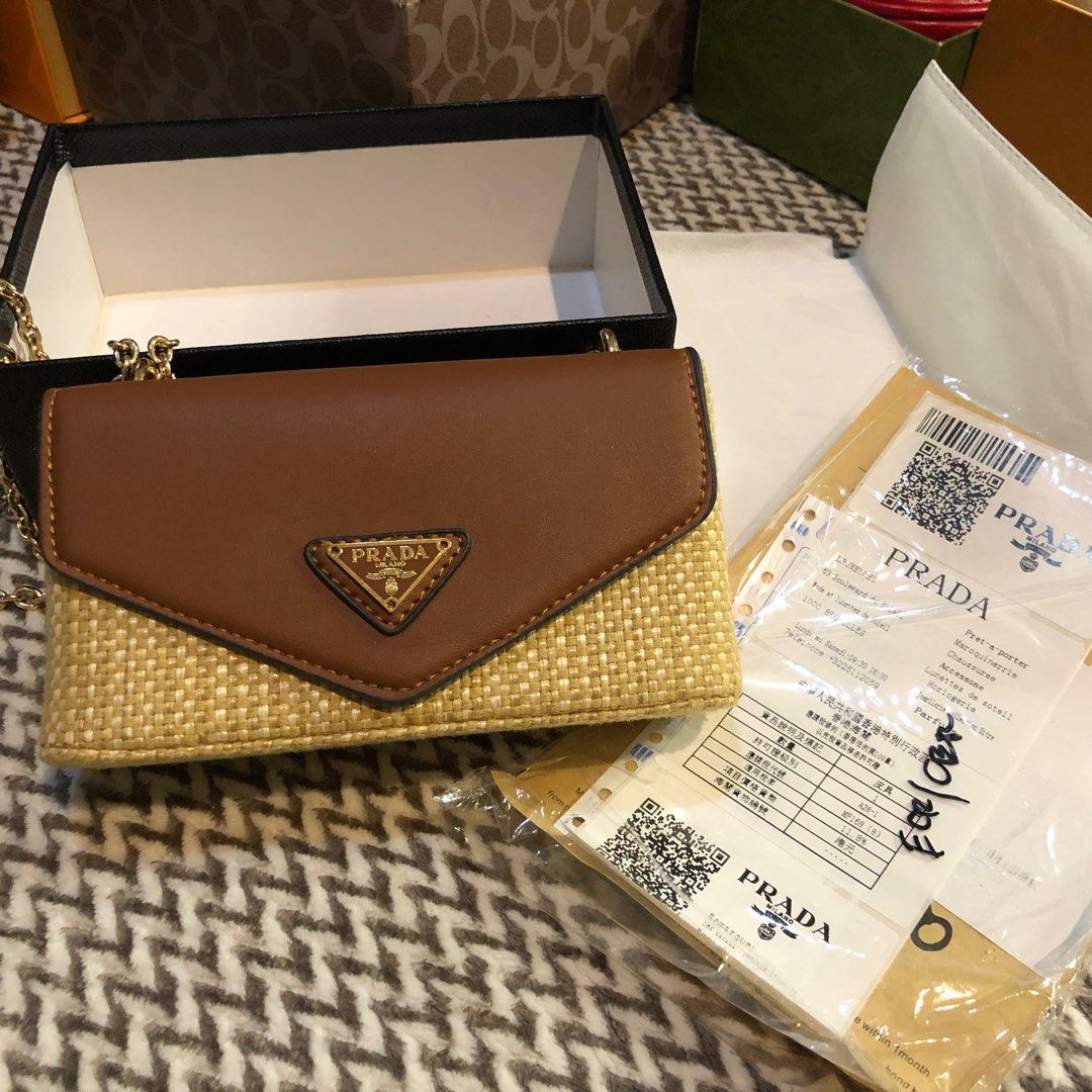 Tas Prada, Barang Mewah, Tas & Dompet di Carousell