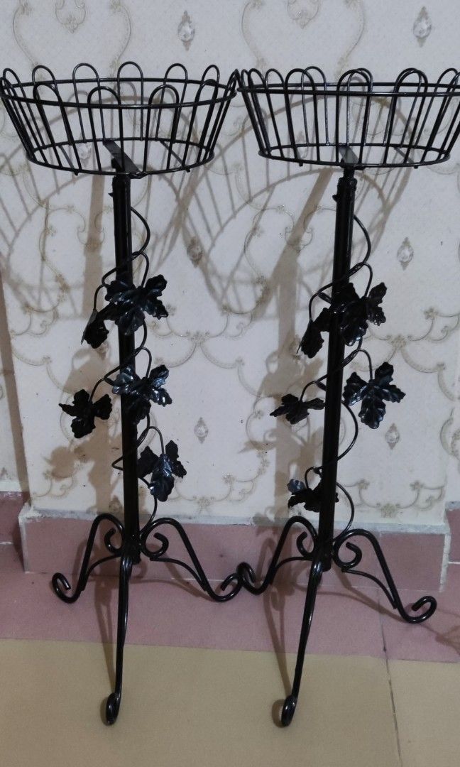 Tempat besi bunga, Furniture & Home Living, Home Decor, Artificial ...