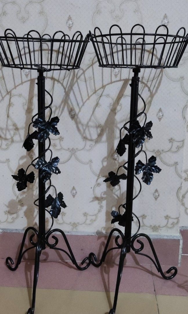 Tempat besi bunga, Furniture & Home Living, Home Decor, Artificial ...