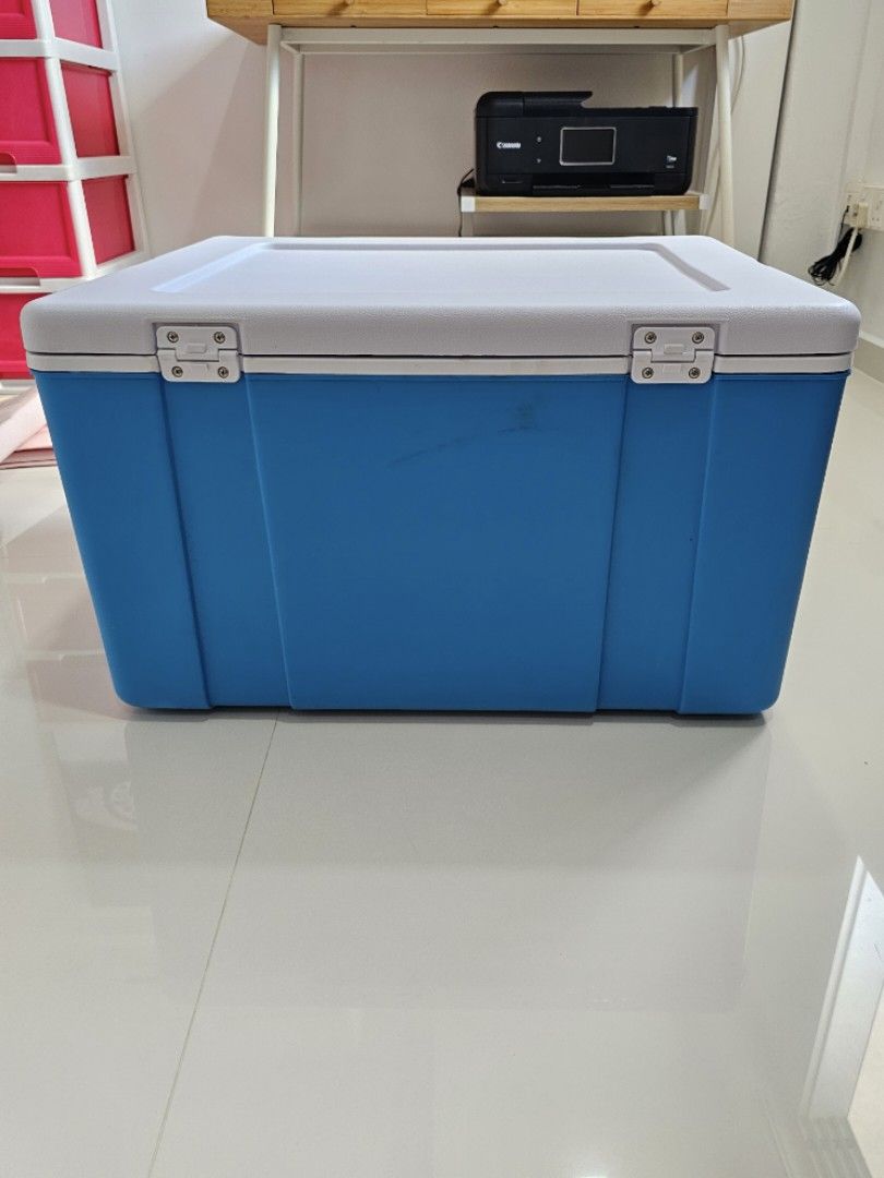 Very big cooler box for keeping food cold or transportation of hot and ...