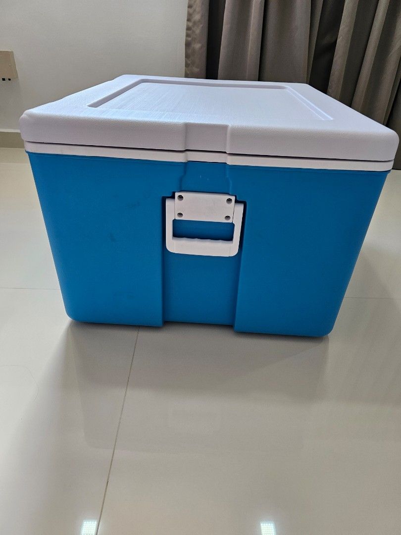 Very big cooler box for keeping food cold or transportation of hot and ...