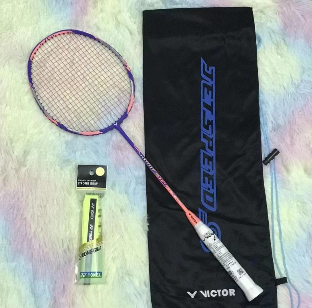VICTOR JETSPEED S-12F櫻花粉專業級羽毛球拍, 運動產品, 運動與體育, 運動與體育 - 球拍和球類運動 - Carousell