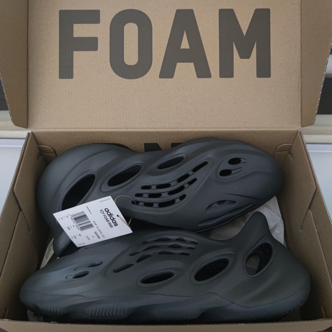 YZY Foam RNR Carbon on Carousell