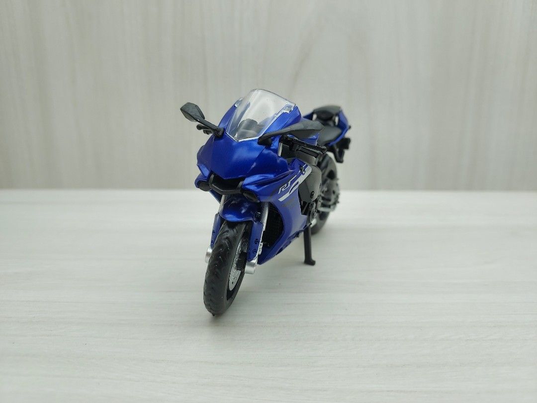 全新盒裝1:18~山葉 YAMAHA YZF-R1 藍色 合金塑膠摩托車, 興趣及遊戲, 玩具與遊戲在旋轉拍賣