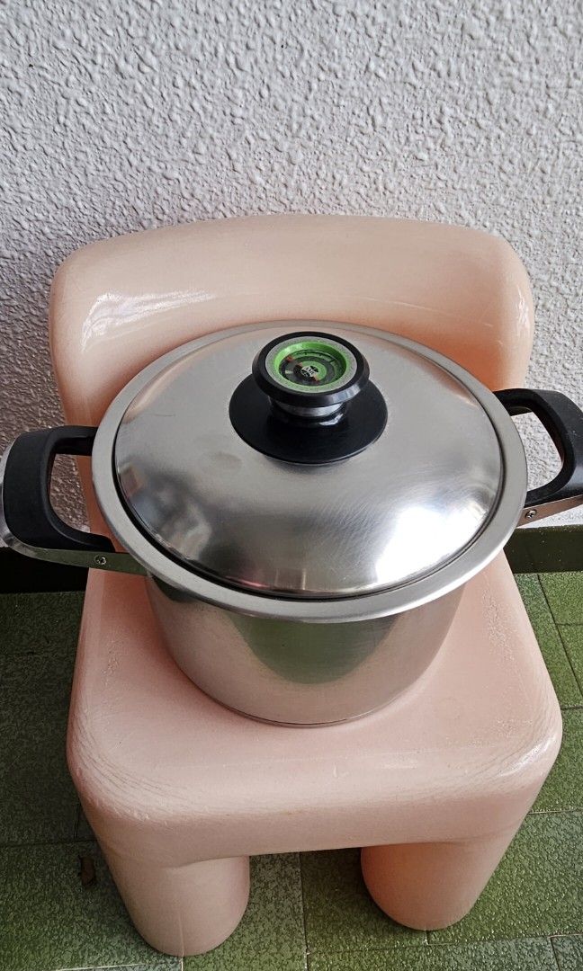 4.2 litre AMC pot, cooker, Furniture & Home Living, Kitchenware ...