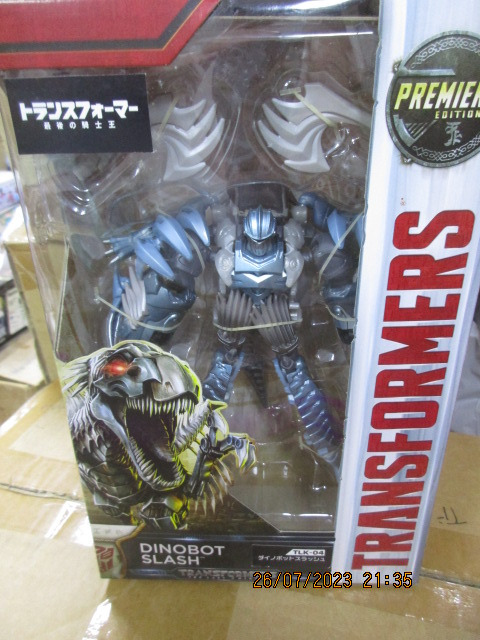 全新 日版 Takara Tomy 變形金剛Transformers Movie TLK-04 恐龍 恐龍派dinobot slash, 興趣及遊戲, 玩具 & 遊戲類 - Carousell