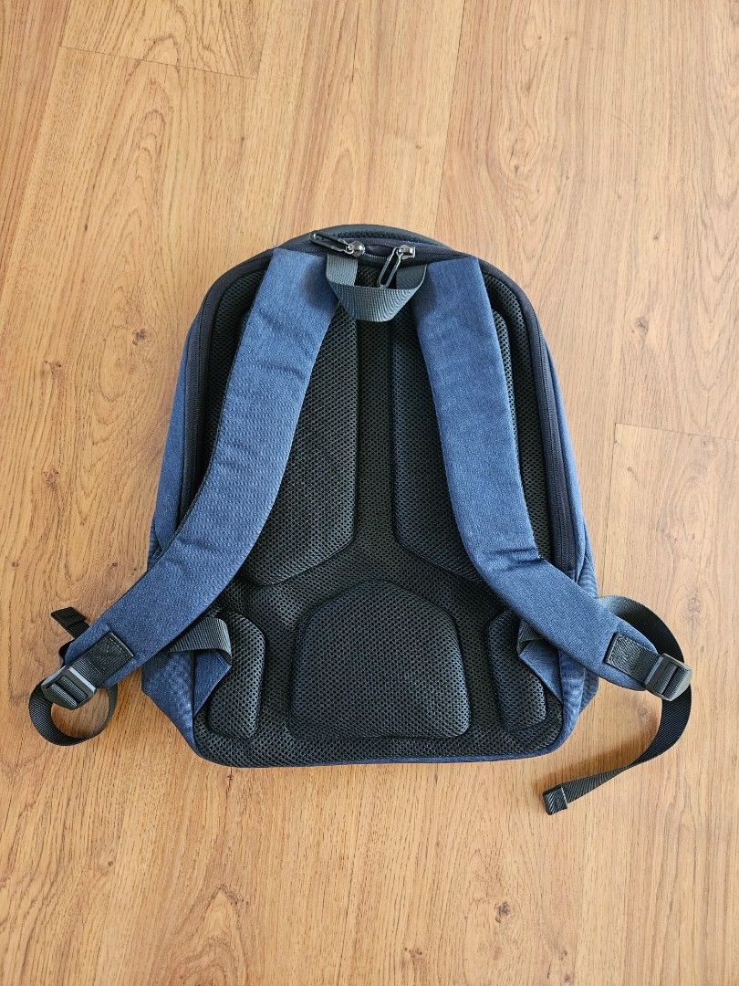Barry Smith backpack, Men's Fashion, Bags, Backpacks on Carousell