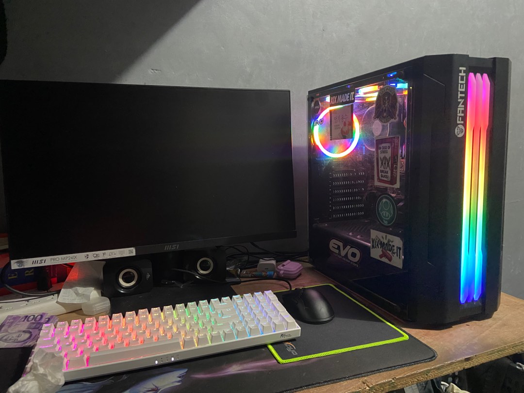 Cpu and monitor on Carousell