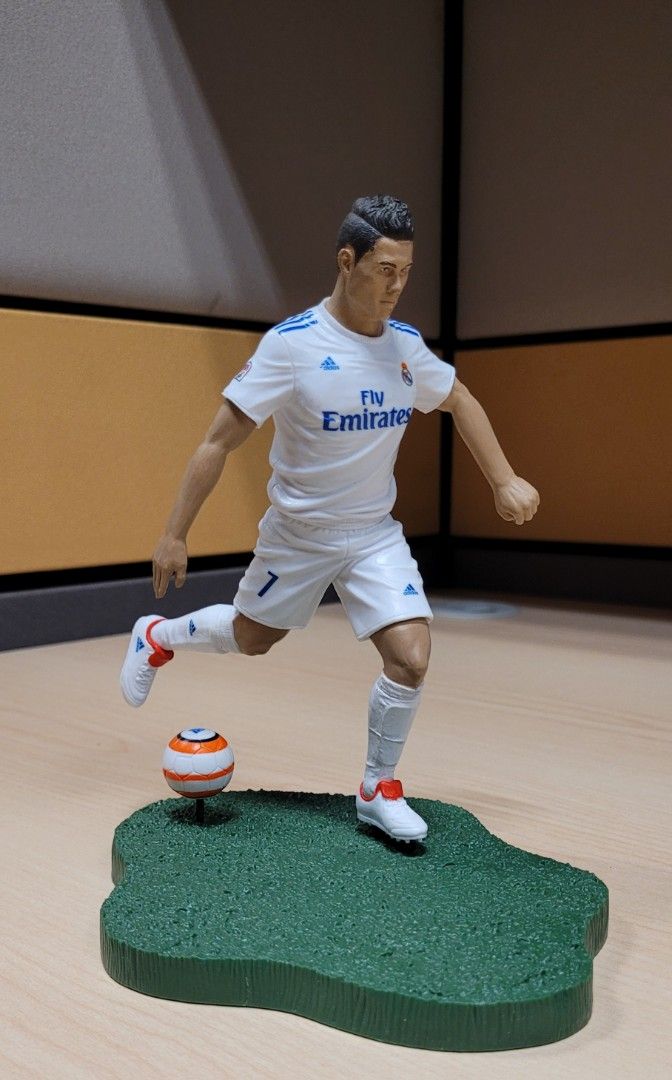 Cristiano Ronaldo Real Madrid Resin Figure Model, Hobbies & Toys ...