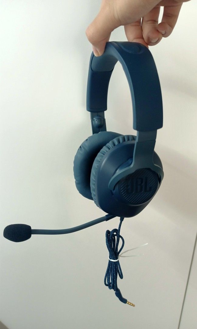 JBL Quantum 100, Audio, Headphones & Headsets on Carousell