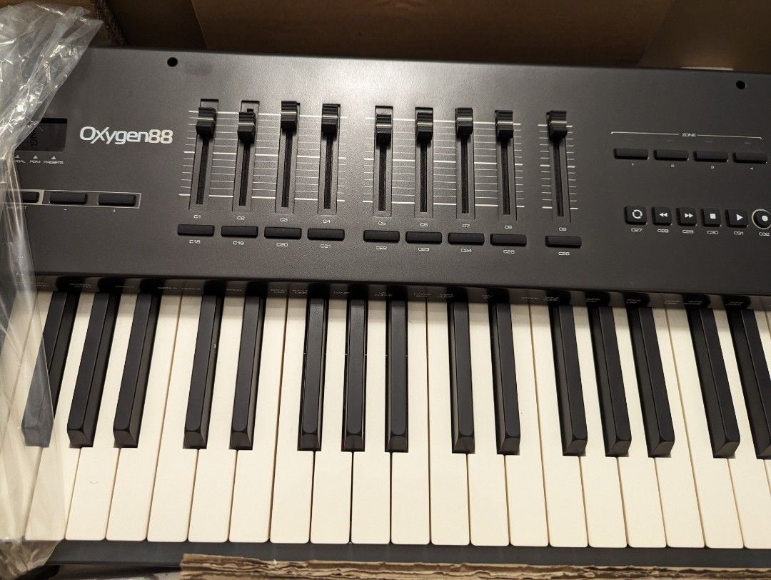 M-Audio Oxygen 88 keys, Hobbies & Toys, Music & Media, Musical ...