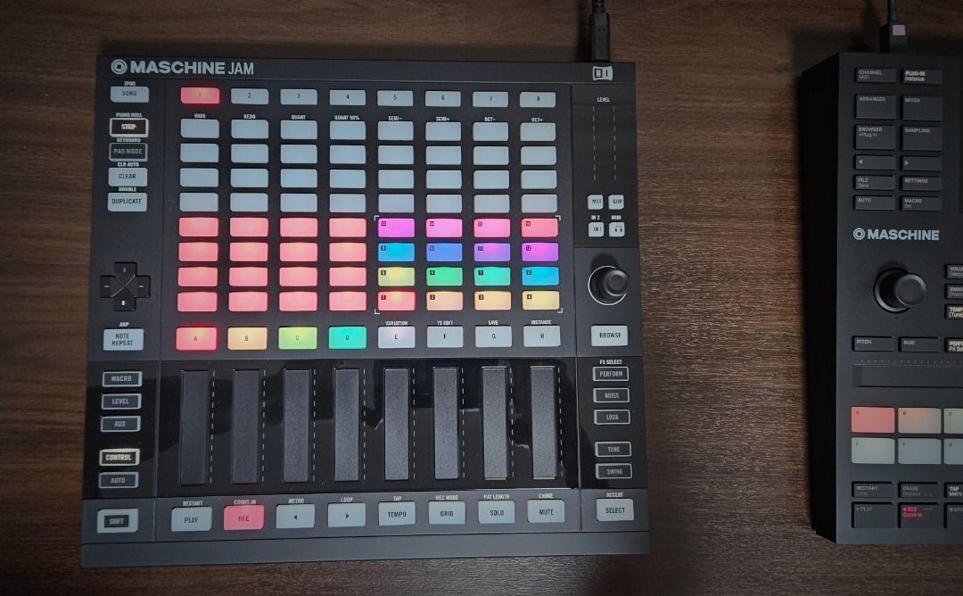 Native Instruments Maschine MK3 + Jam (Option), Hobbies & Toys, Music ...