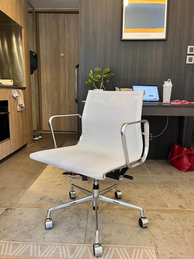 Office chair / grey metal mash / Herman miller style, 傢俬＆家居, 傢俬, 椅子 ...