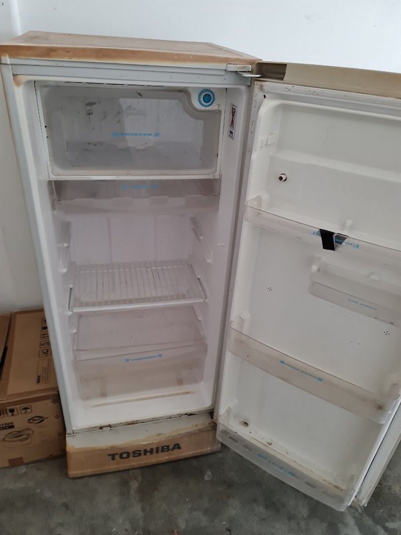 OLD TOSHIBA Refrigerators 215L, TV & Home Appliances, Kitchen Appliances, Refrigerators ...