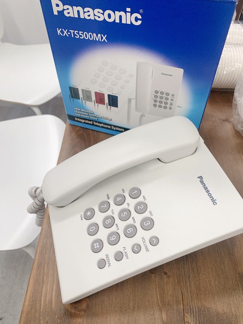 Panasonic KX-TS500近全新有線電話 共兩個, 電視及其他電器 , 其他家庭電器在旋轉拍賣