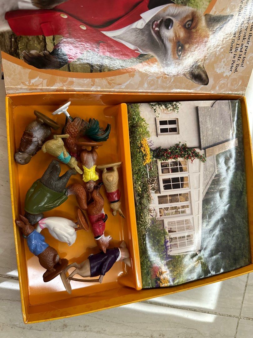 Peter Rabbit My Busy Books (storybook, 10 figurines and a playmat), 興趣及 ...