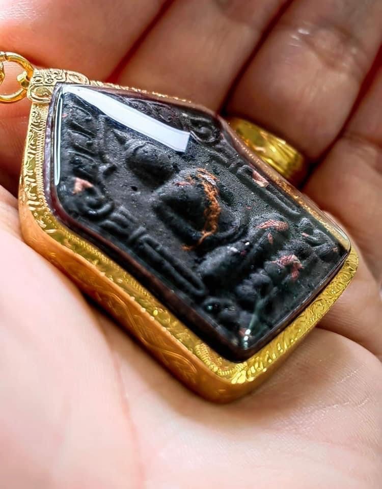 Phra Khun Paen Kanlaya (Black Dragon Sovereign with black diamonds ...