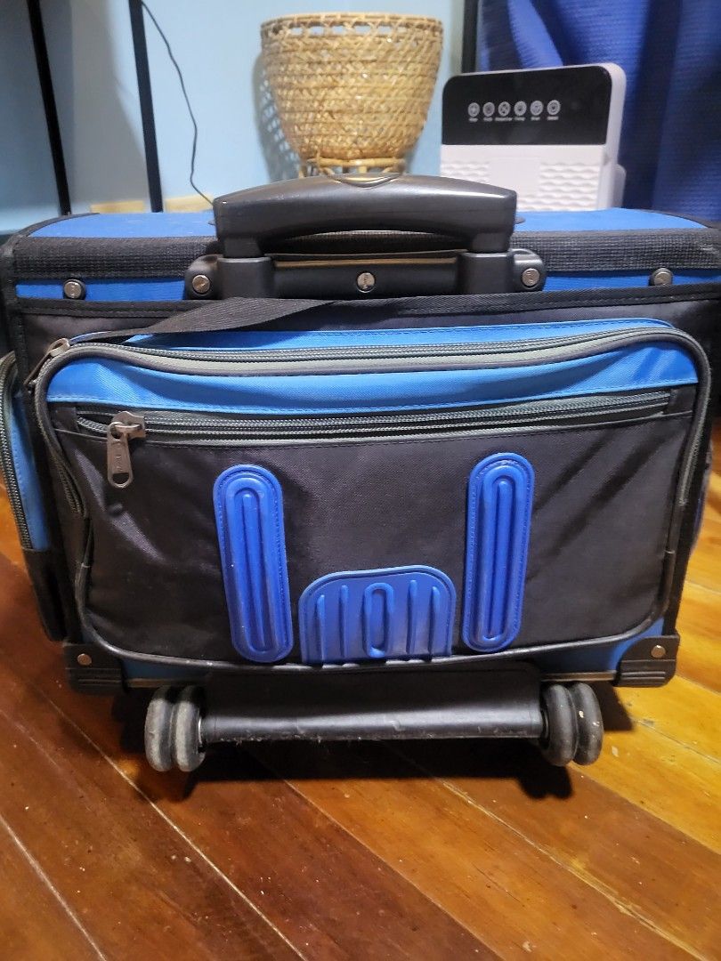 Preloved original Hawk trolley school bag on Carousell