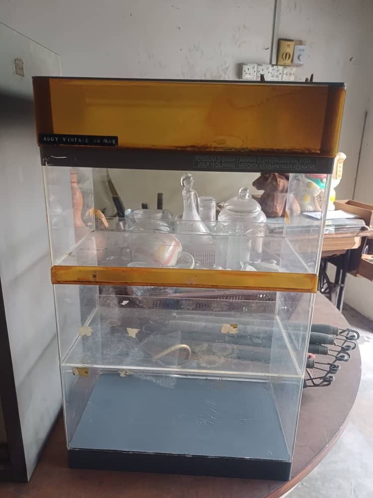 Rak display rokok vintage, Hobbies & Toys, Collectibles & Memorabilia ...