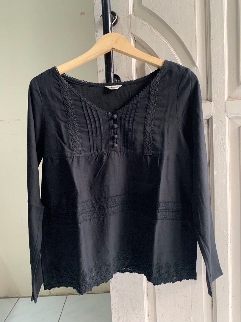 SABUROKU shirt in black, Fesyen Wanita, Pakaian Wanita, Atasan di Carousell