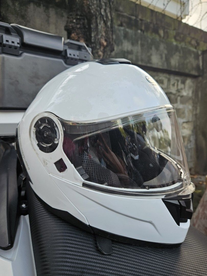 SEC White Modular Full Face Helmet with free extra Helmet on Carousell