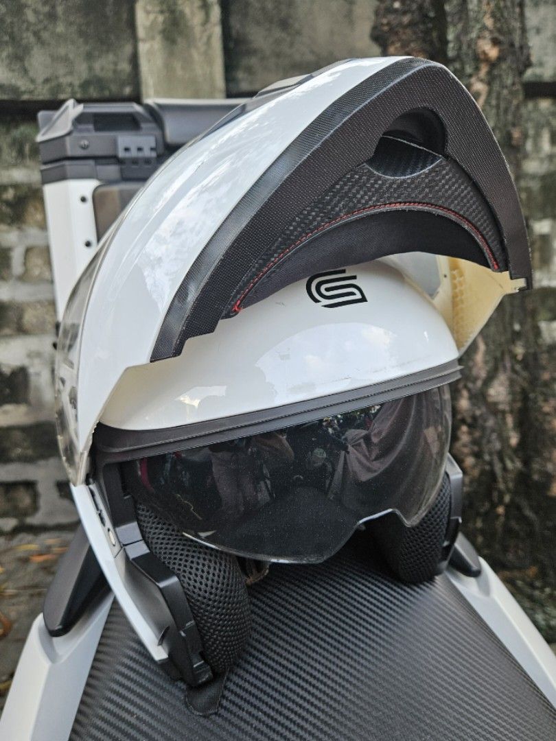 SEC White Modular Full Face Helmet with free extra Helmet on Carousell