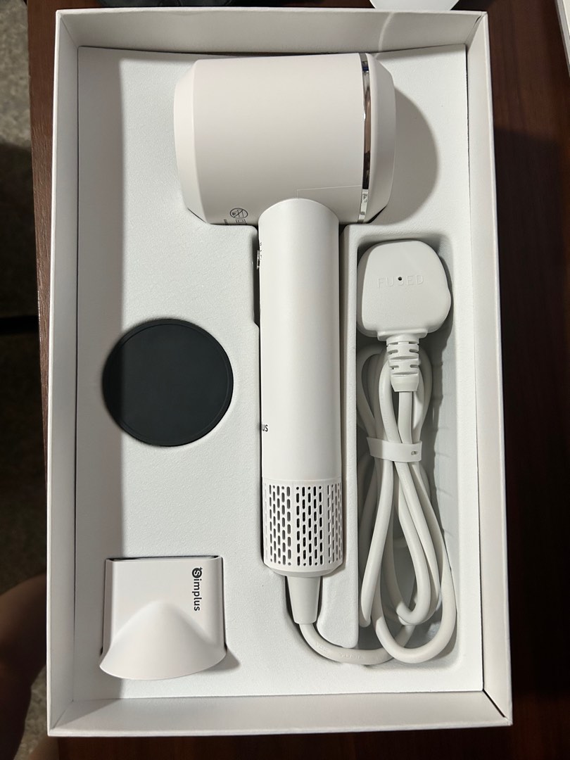 Simplus Hair Dryer, Beauty & Personal Care, Hair on Carousell