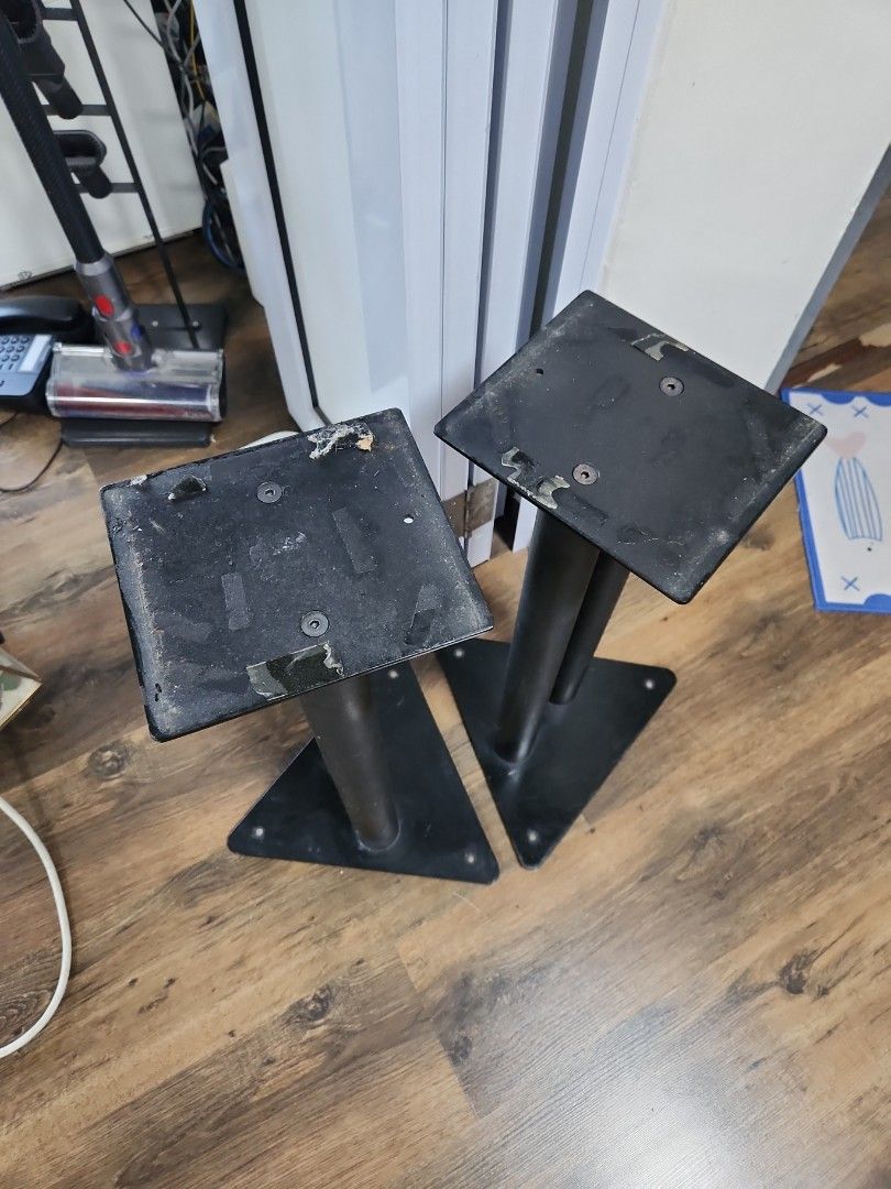 Solid metal speaker stand, Audio, Other Audio Equipment on Carousell
