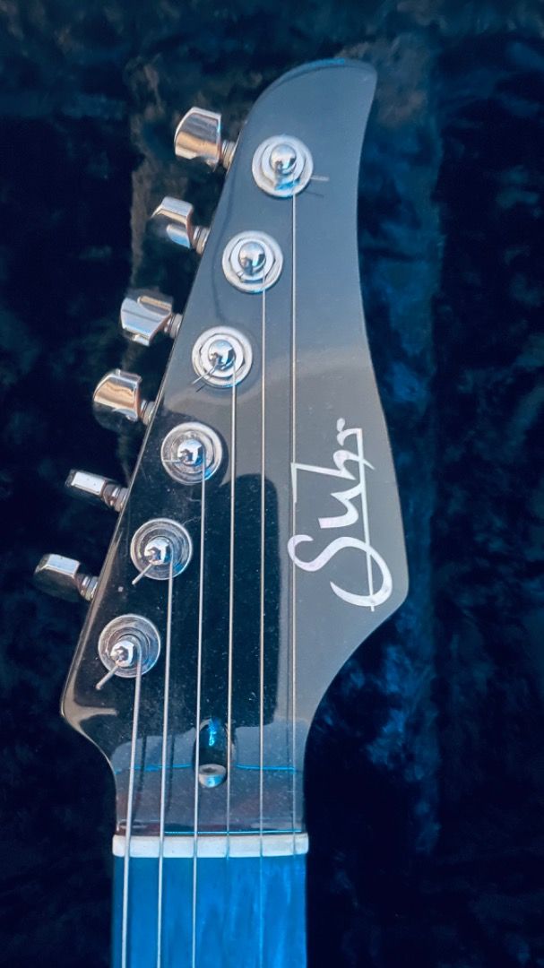 Suhr Modern Plus with Hard Case and whammy bar, locking tuners, Hobbies ...