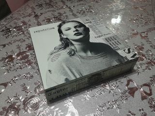 Taylor Swift Reputation VIP Box, Hobbies & Toys, Memorabilia ...