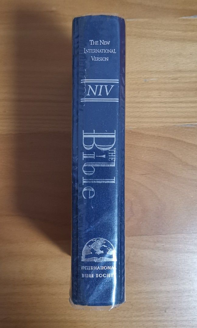 The Holy Bible (New International Version), Hobbies & Toys, Books ...