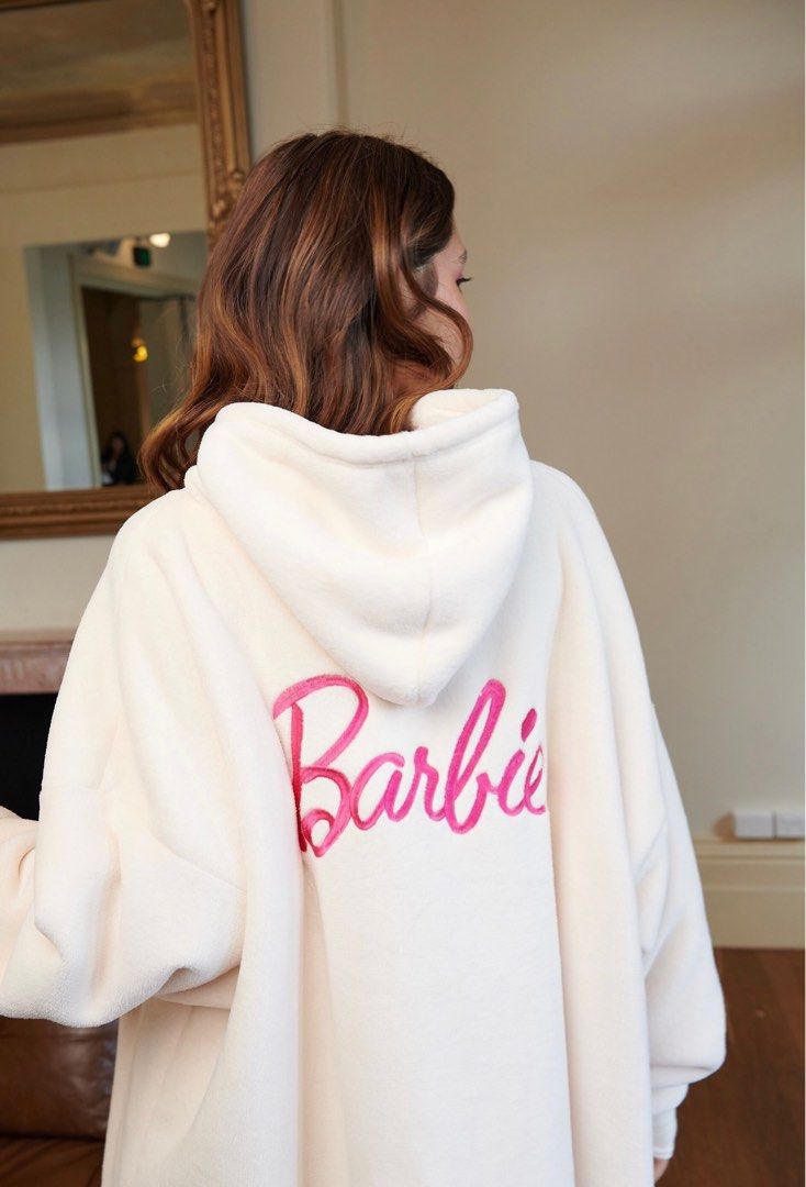 Typo x Barbie Oversize Hoodie, Fesyen Wanita, Pakaian Wanita, Lainnya ...