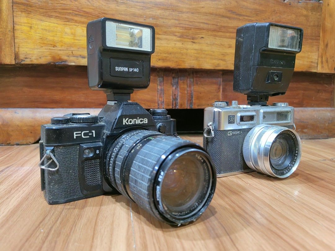 Vintage Cameras with Flashes on Carousell
