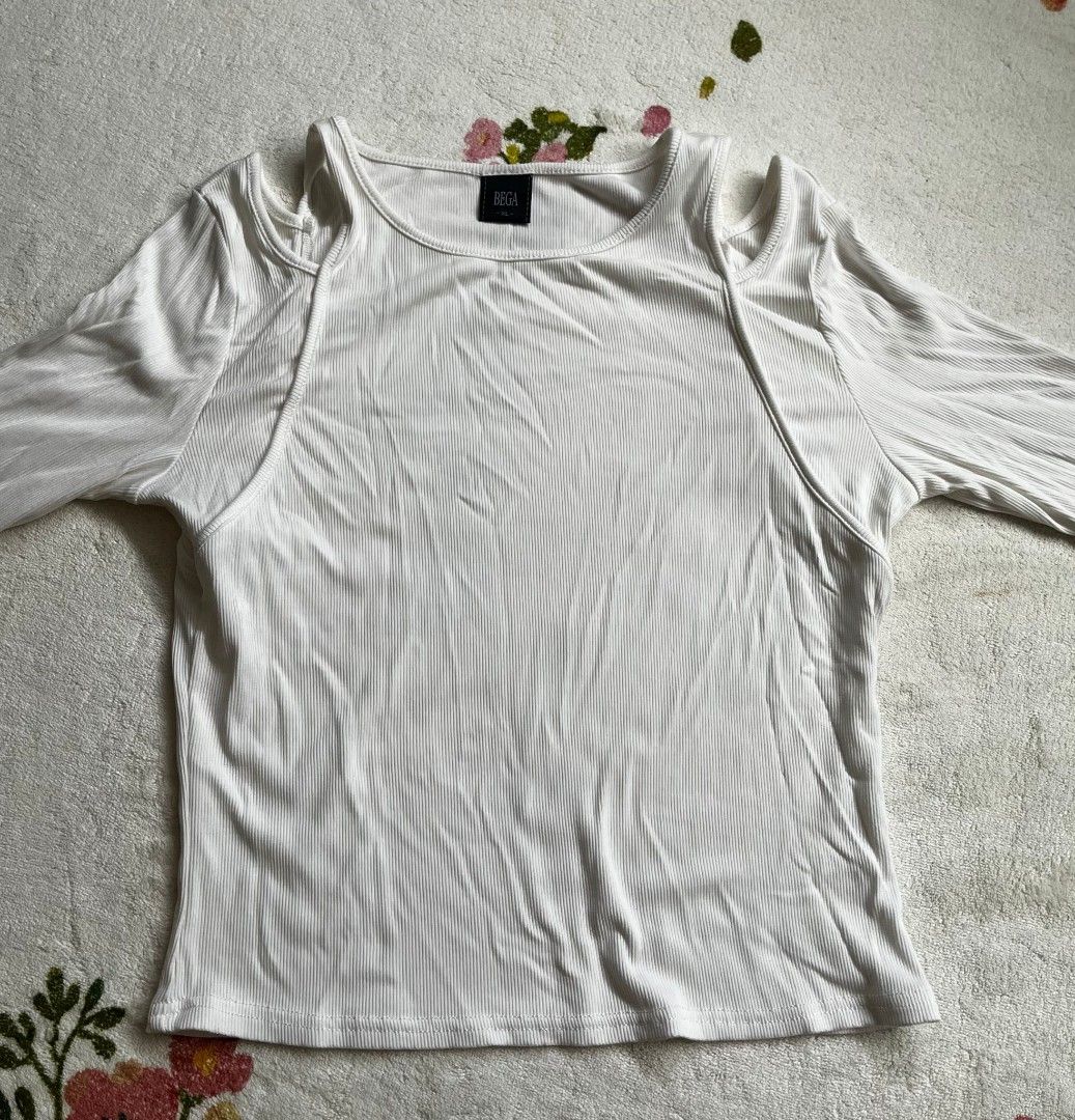 White inner blouse, Women's Fashion, Tops, Other Tops on Carousell