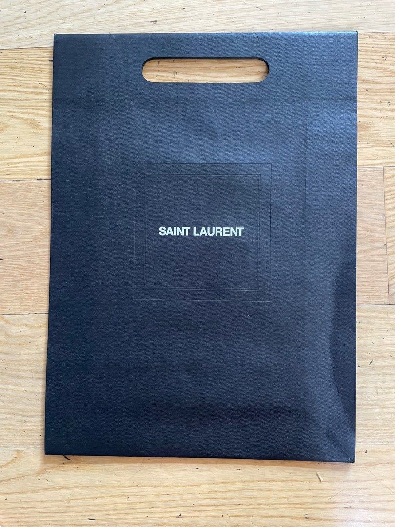 Ysl paper bag (big), 女裝, 手袋及銀包, 長銀包 - Carousell