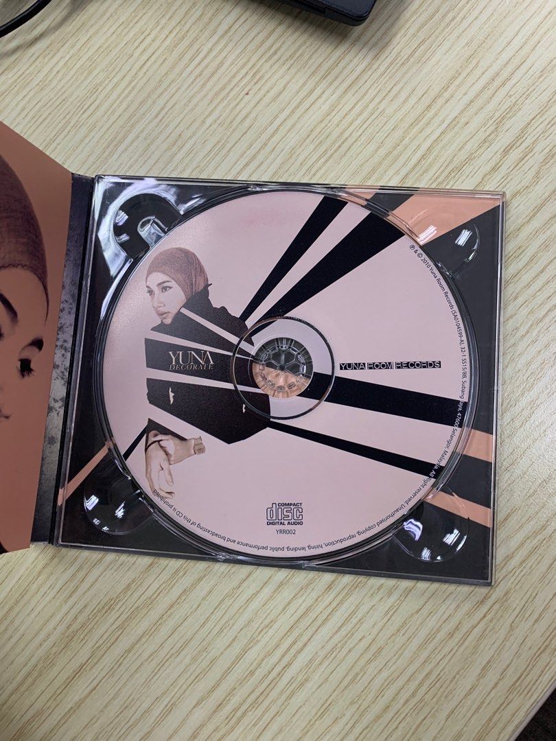 Yuna Signature Album Tandatangan, Hobbies & Toys, Music & Media, CDs ...