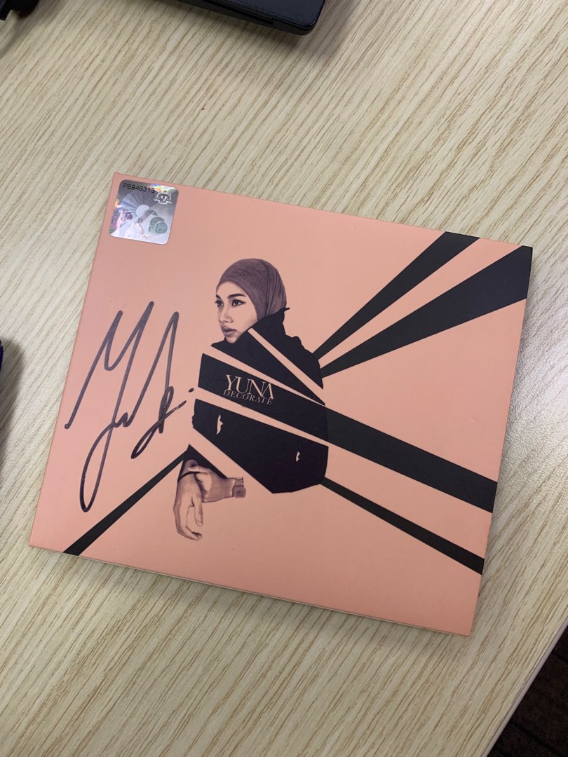 Yuna Signature Album Tandatangan, Hobbies & Toys, Music & Media, CDs ...