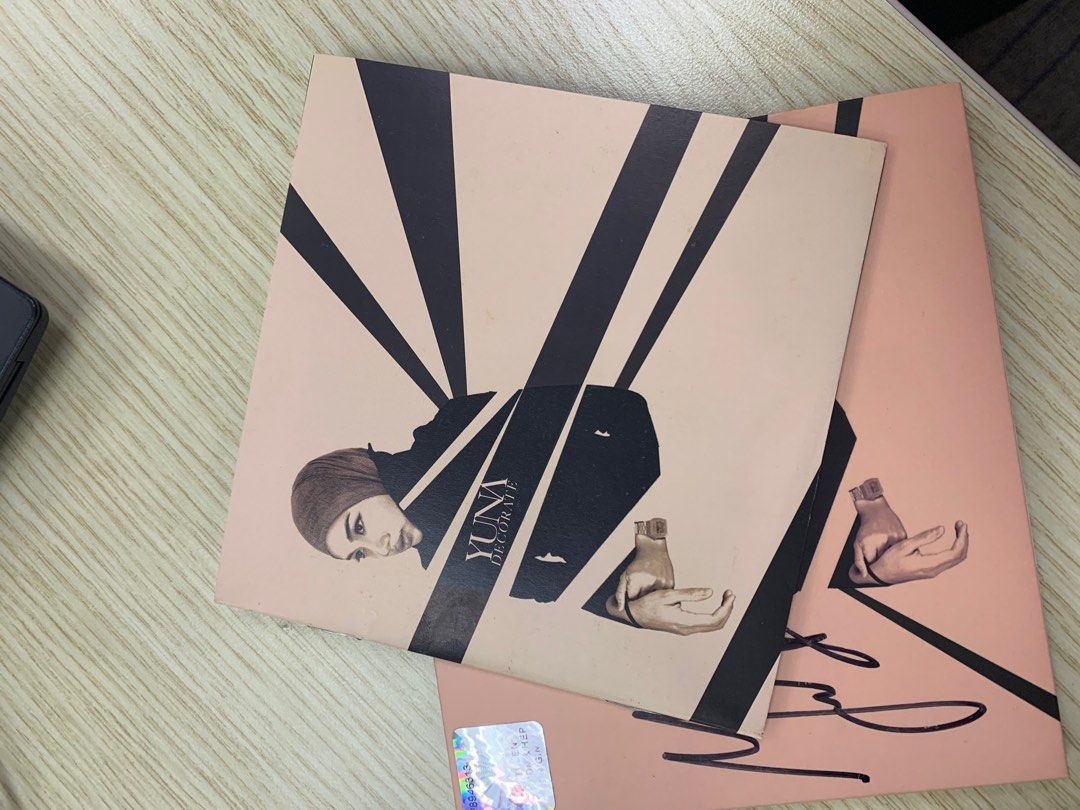 Yuna Signature Album Tandatangan, Hobbies & Toys, Music & Media, CDs ...