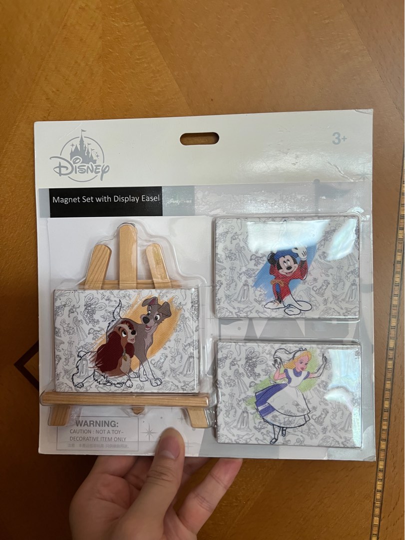 迪士尼紀念品 相架 磁石 Disney magnet set with disney easel, 興趣及遊戲, 玩具 & 遊戲類 ...